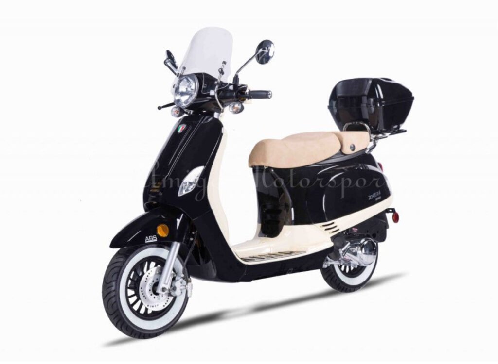 Amigo Avenza 50 CC USB Port, Wind Shield Vespa, 98% assembled. CA Legal ...